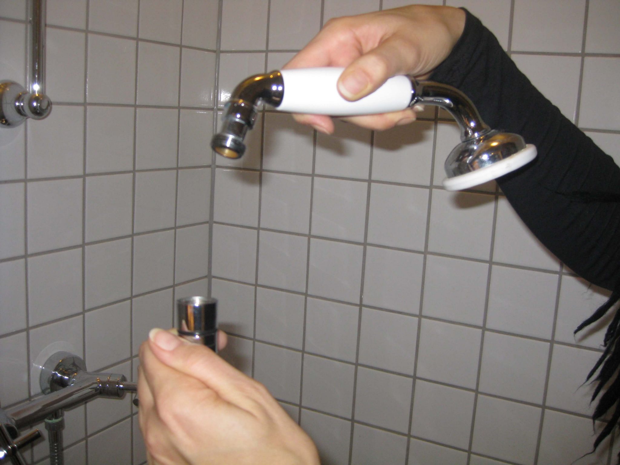 How to descale a showerhead & faucet - Guide